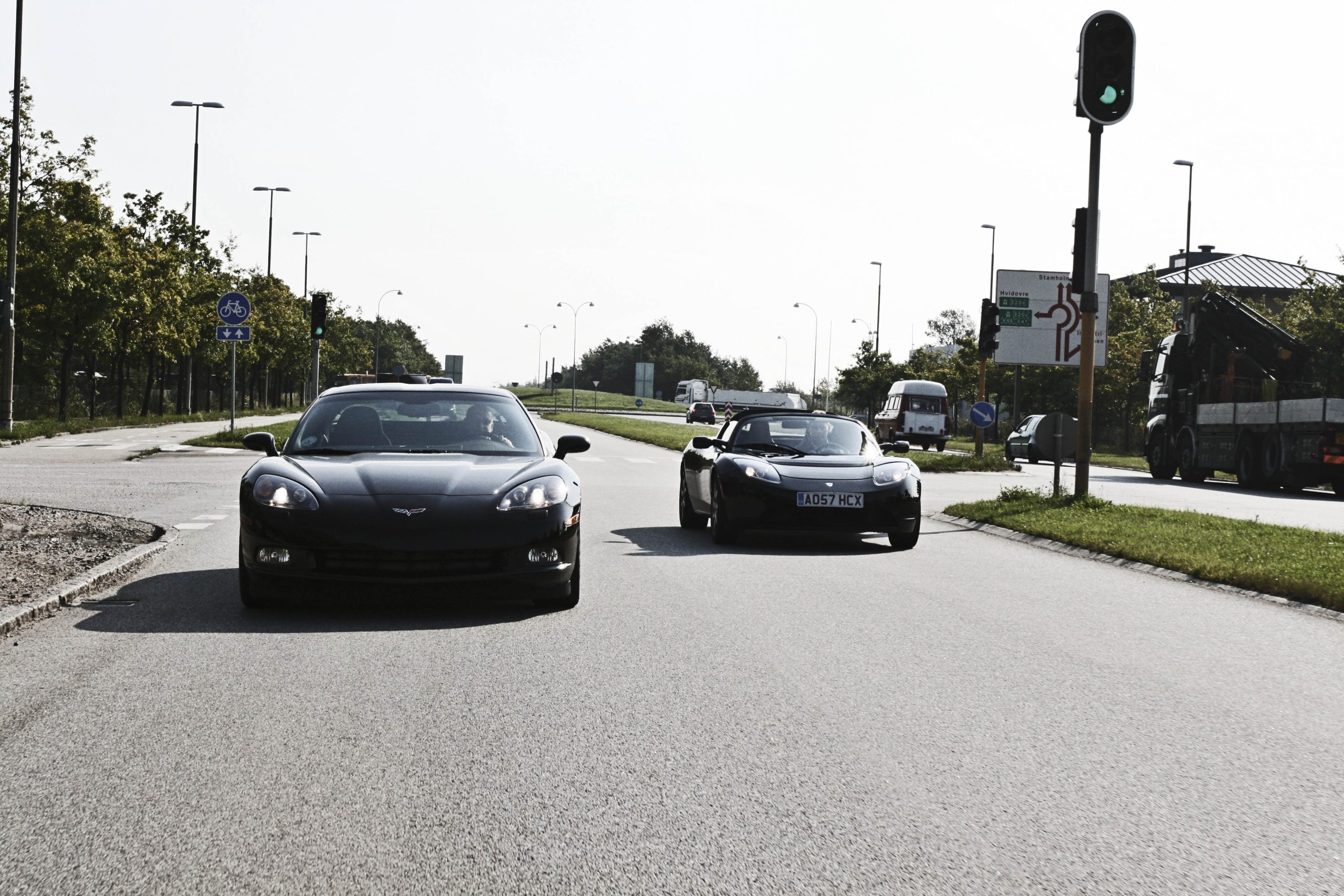 Corvette C6 vs. Tesla Roadster | bilmagasinet.dk