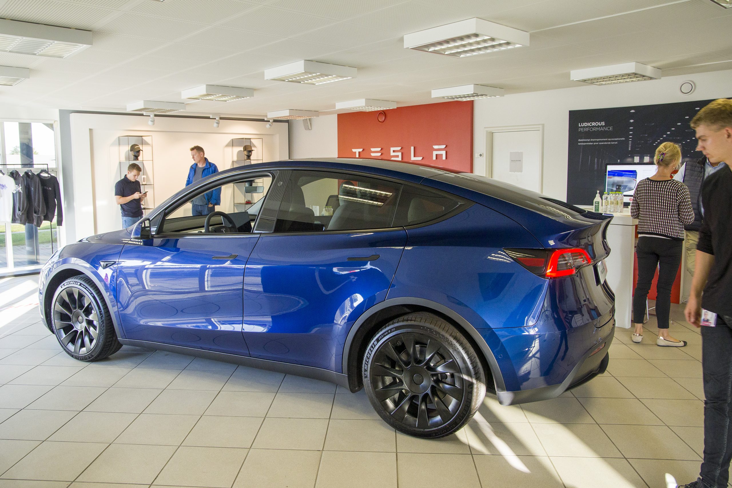 Endelig: Tesla Model Y er nu i Danmark | bilmagasinet.dk