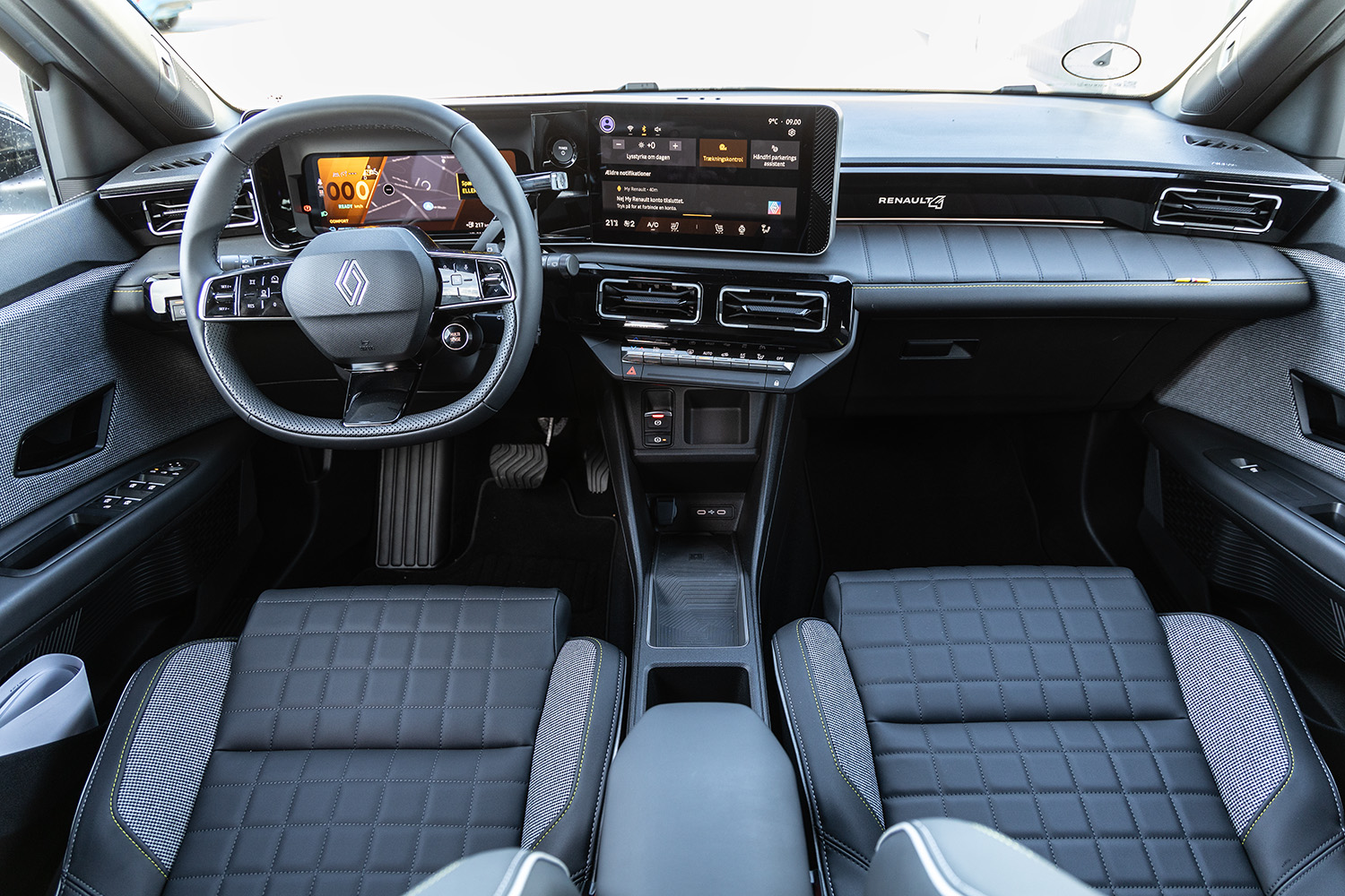 Renault 4 test: Man kommer langt med en smule charme | bilmagasinet.dk