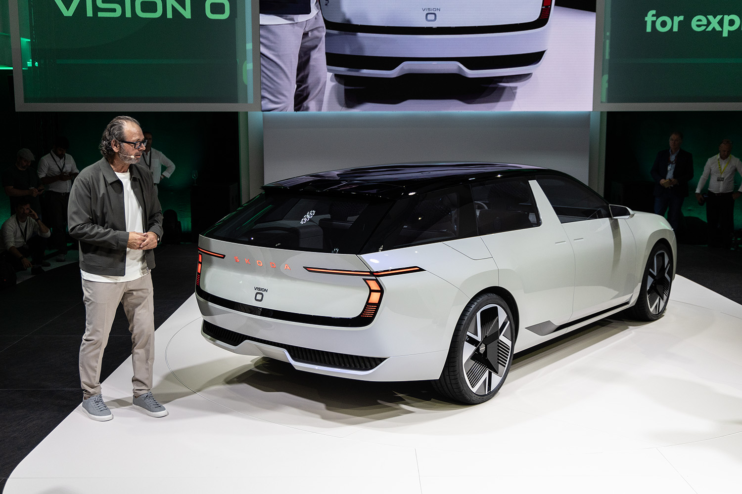Skoda viser ny stationcar med smarte detaljer | bilmagasinet.dk