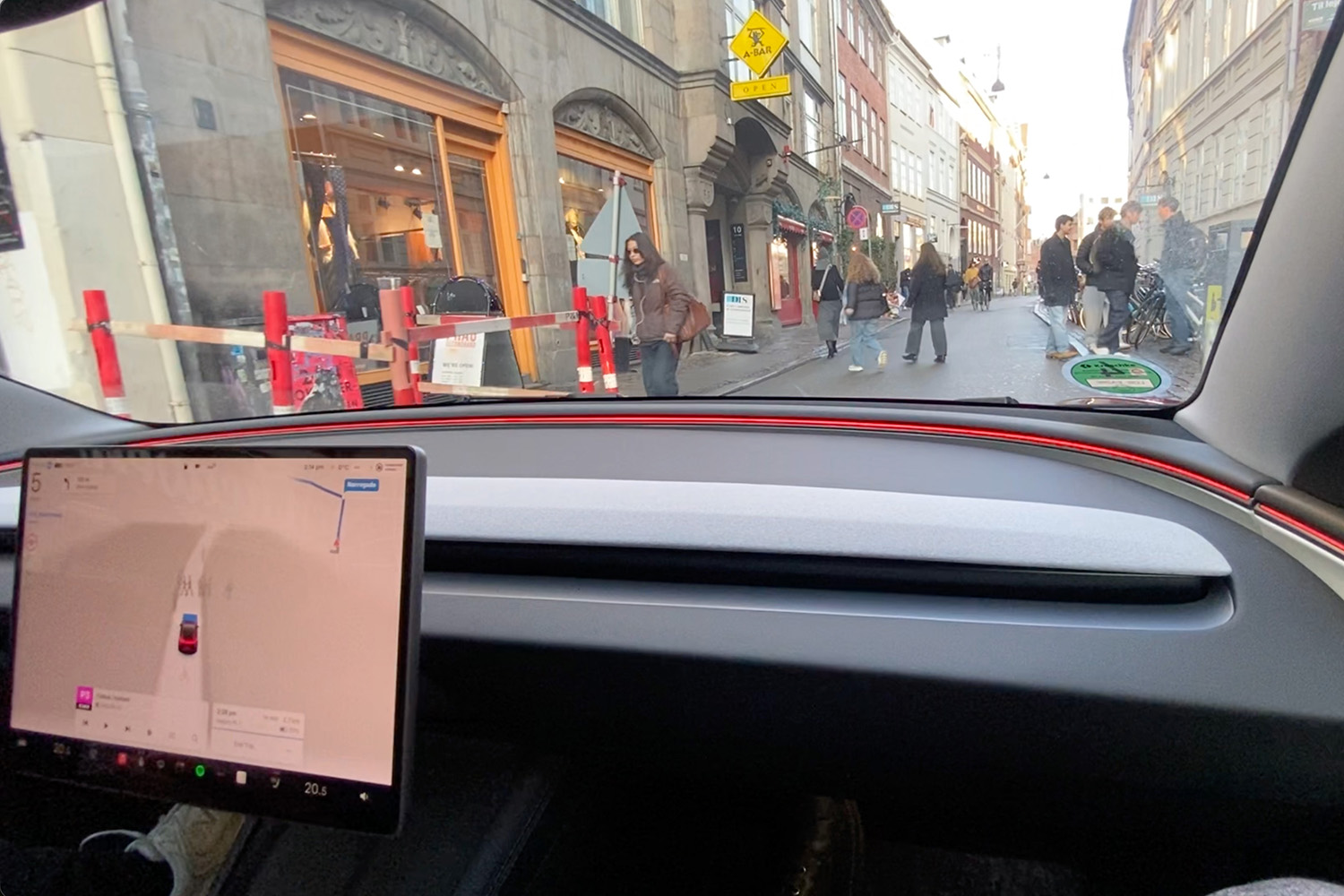 Test: Vi giver selvkørende Tesla en led rute gennem København ...