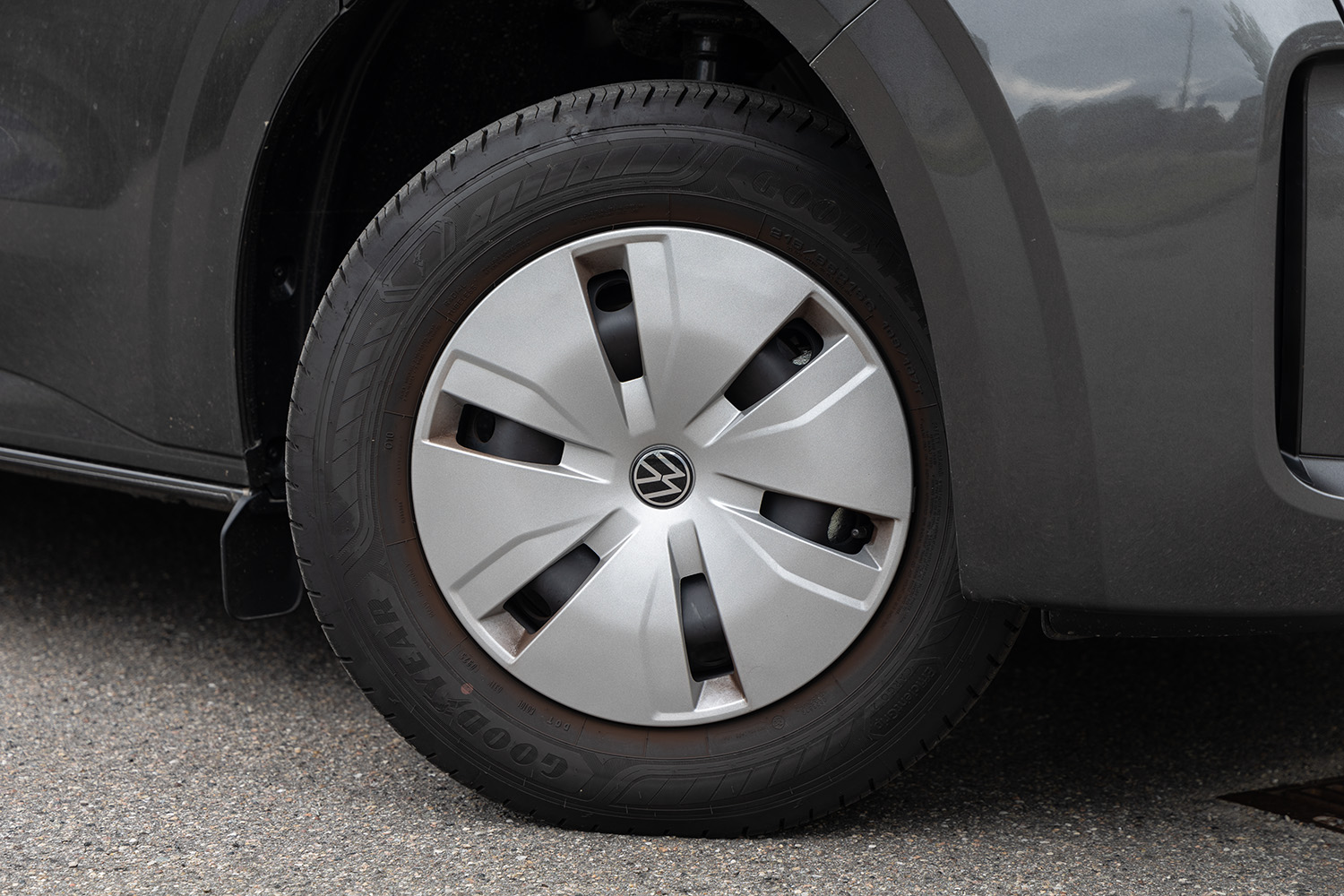 VW e-Transporter test (2026): Længere rækkevidde og firehjulstræk ...