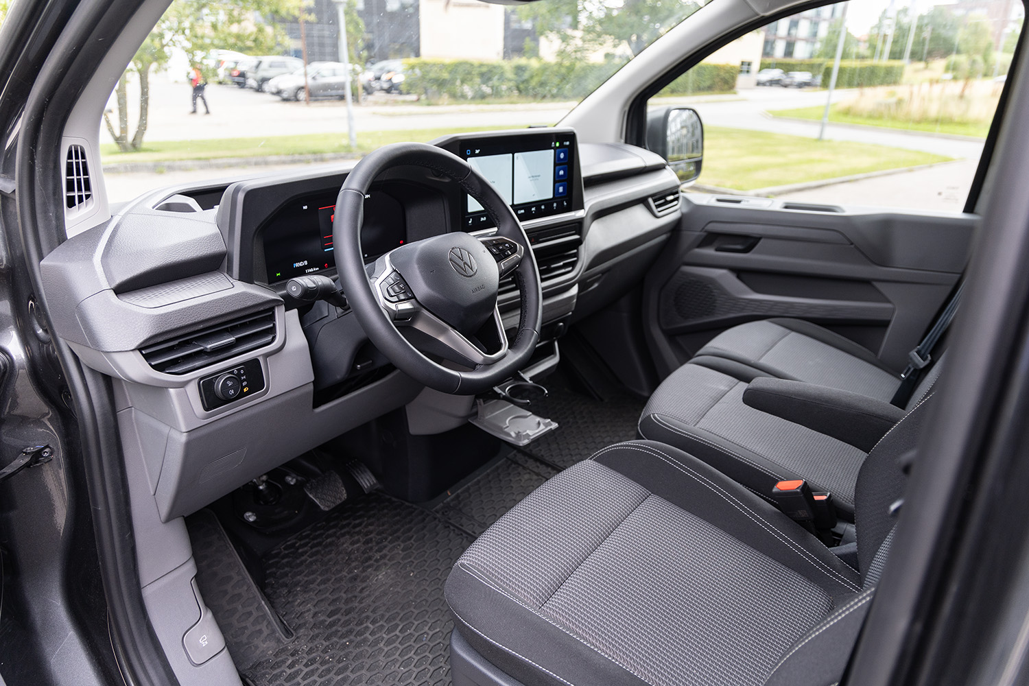 VW e-Transporter test (2026): Længere rækkevidde og firehjulstræk ...