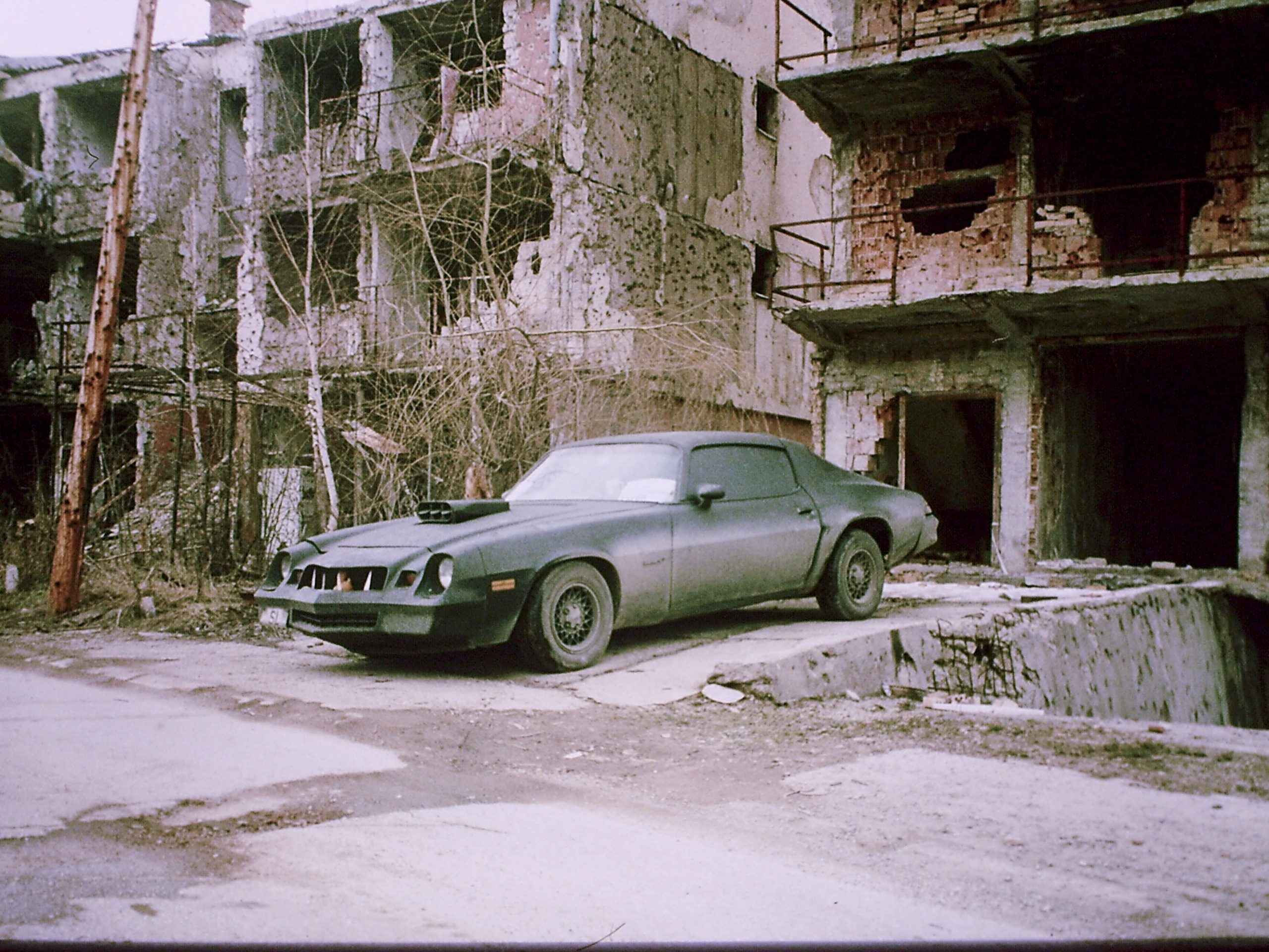 Danske Helge er "Guds Rambo" og kørte nødhjælp i en V8-muskelbil ...