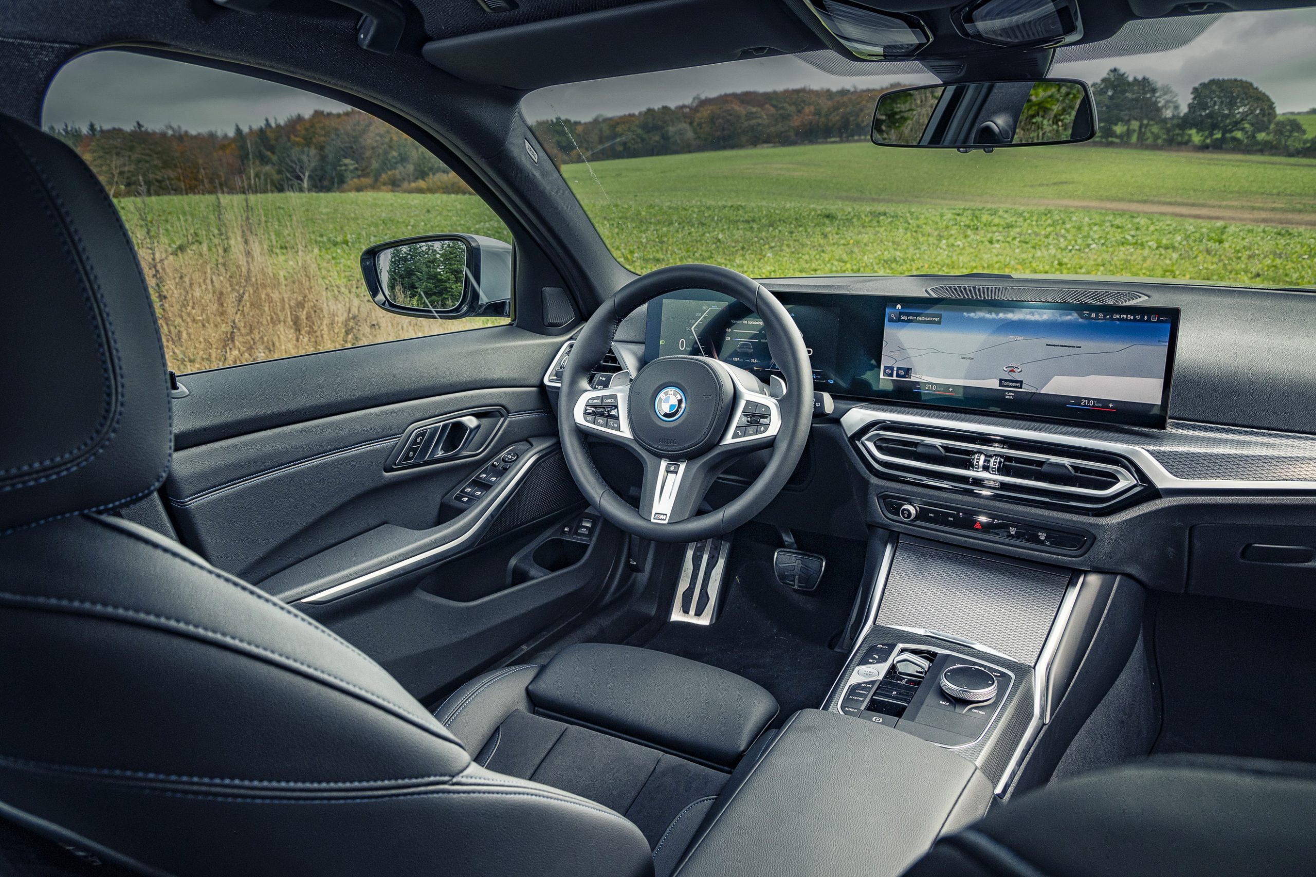Test af BMW 330e og Mercedes C300e | bilmagasinet.dk