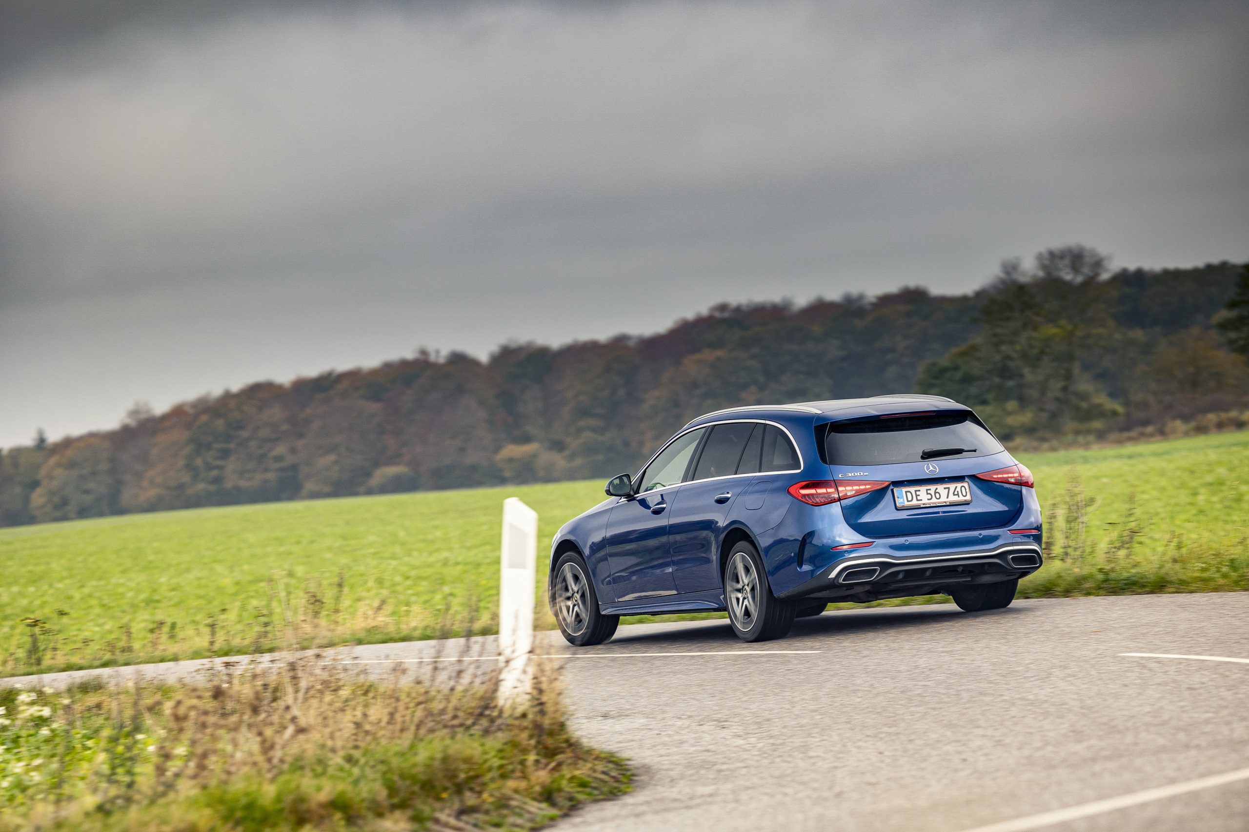 Test af BMW 330e og Mercedes C300e | bilmagasinet.dk