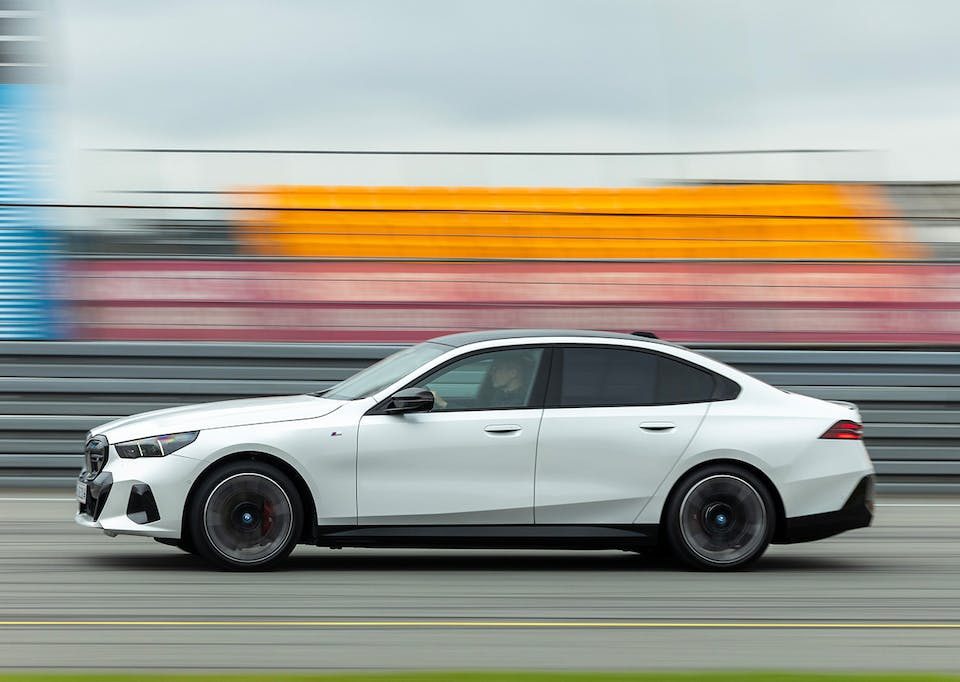 Fransk familiebil kåret som Car of the Year foran BMW 5-serie ...