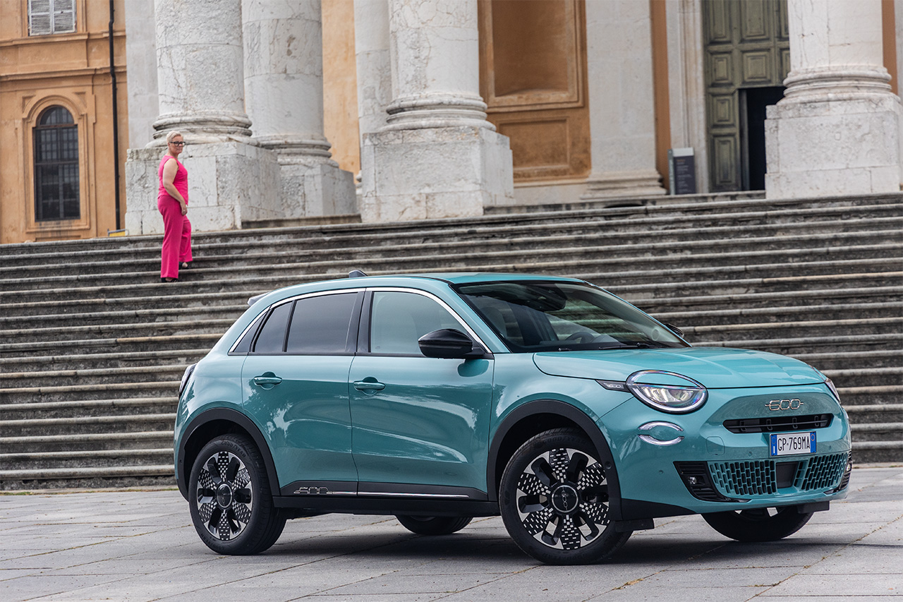 Fiat 600e er en Fiat som i gamle dage: God plads & flot ydre ...