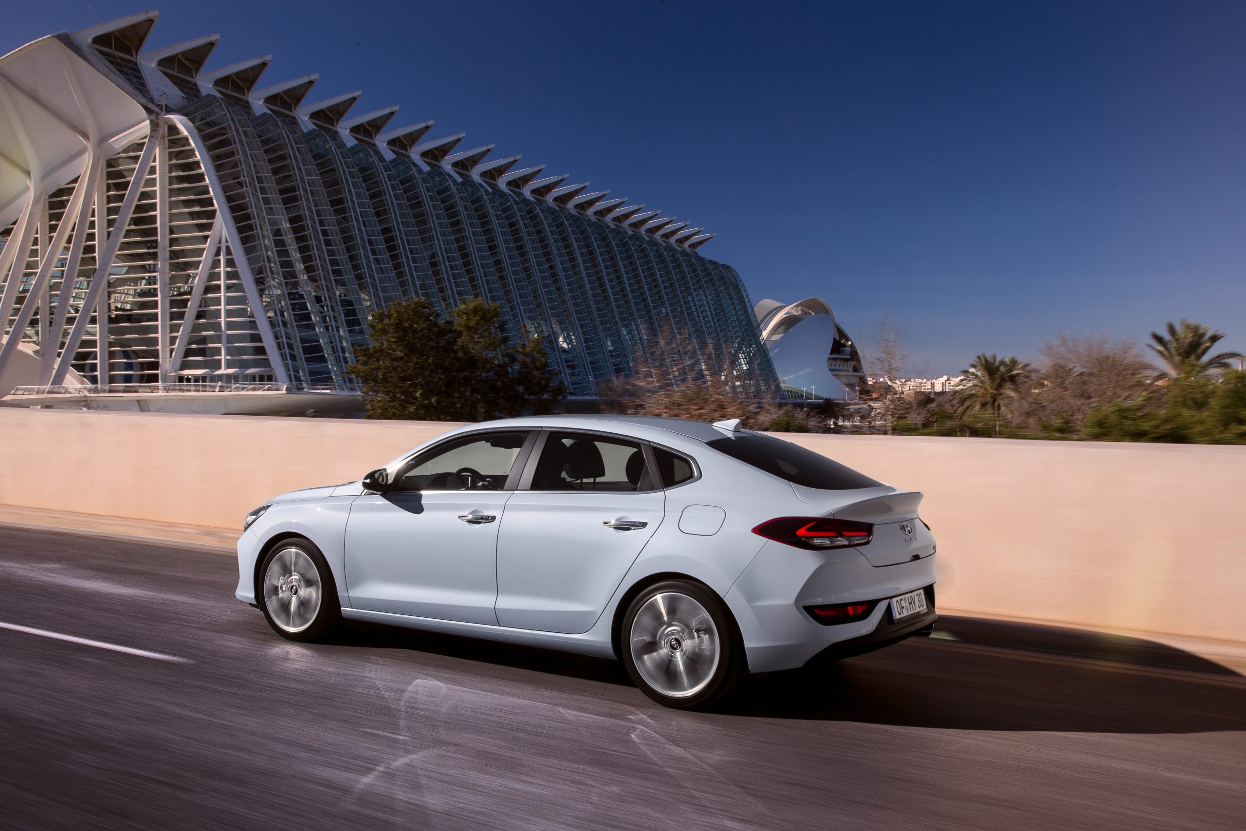 Første test: Hyundai i30 Fastback med flotte former | bilmagasinet.dk
