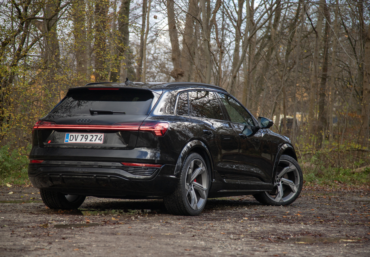 Audi Q8 e-tron test: Det elektriske flagskib imponerer! | bilmagasinet.dk