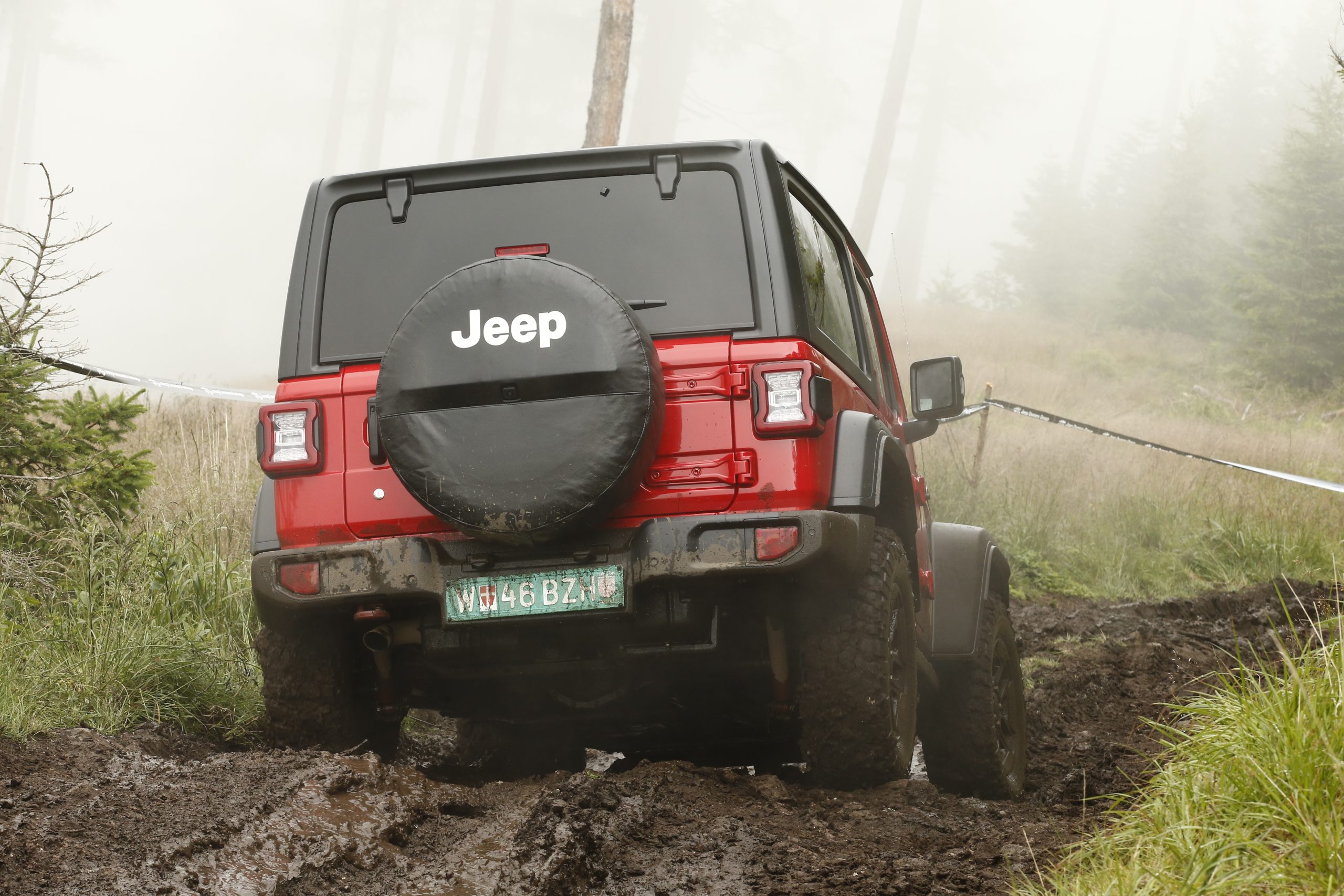 Jeep Wrangler er vild med mudder i første test | bilmagasinet.dk