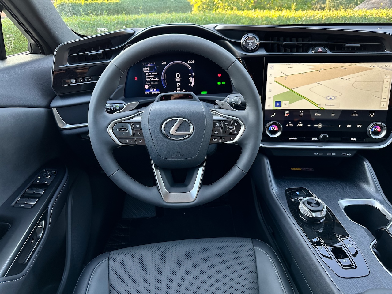 Lexus RZ - Test, data & anmeldelse (2026) | bilmagasinet.dk