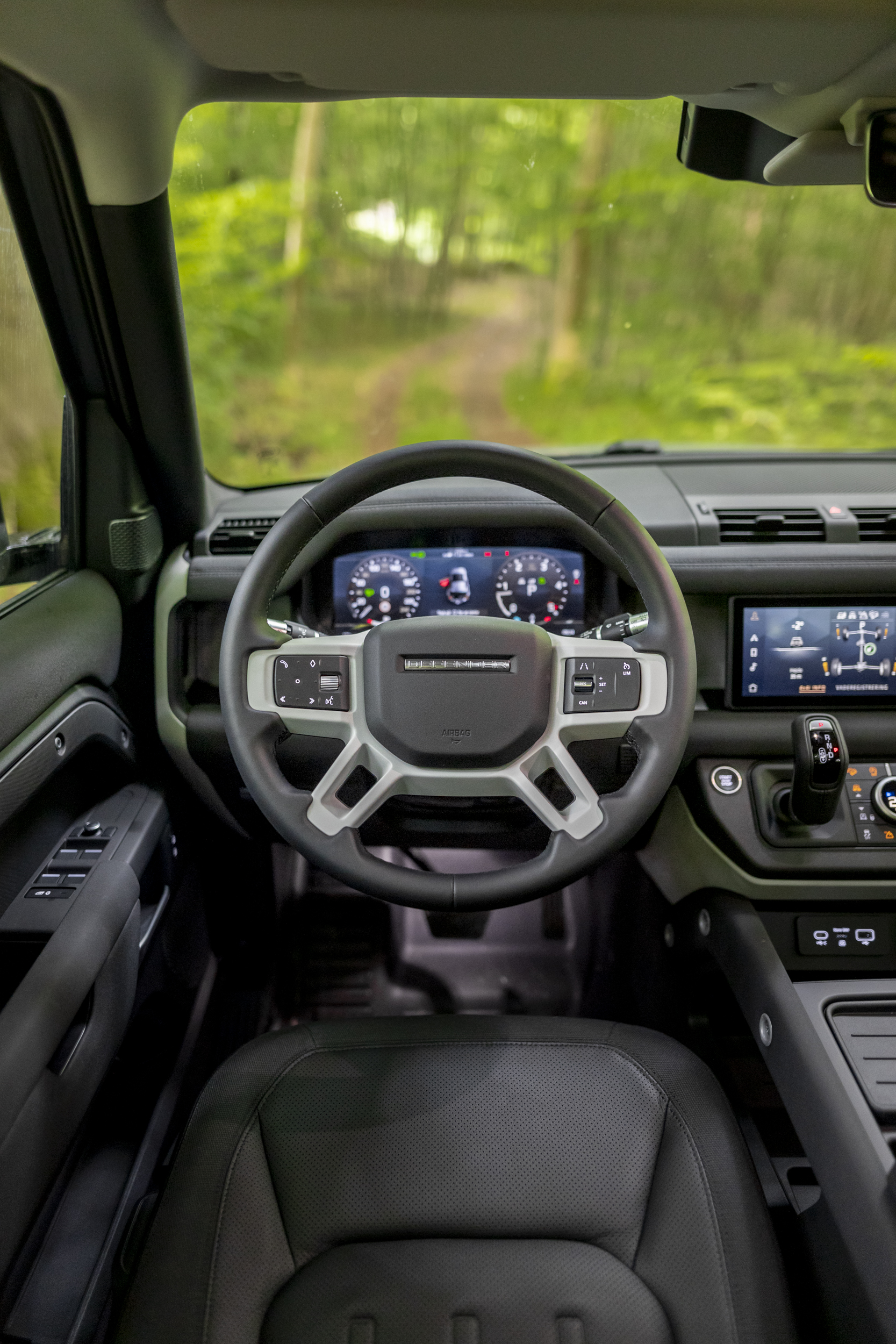 Når der skal ARBEJDES: Land Rover Defender Hardtop Van på vej til ...