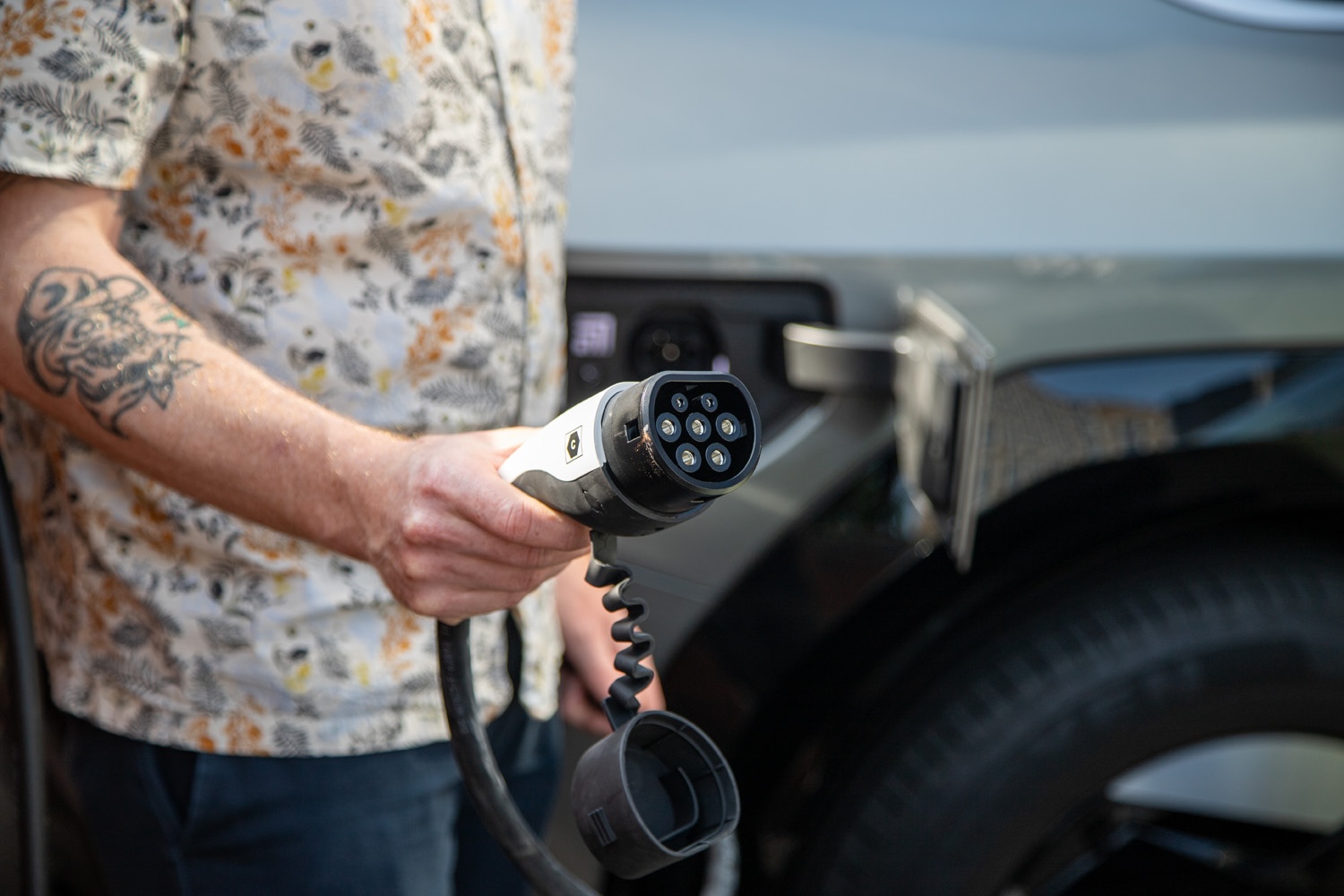 Opladning af elbil: Sådan fungerer det | bilmagasinet.dk