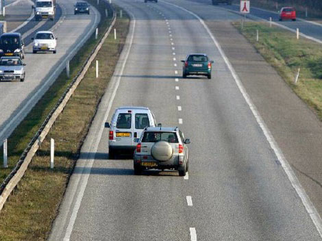 Overhalingsregler: Hvornår må man overhale? | bilmagasinet.dk