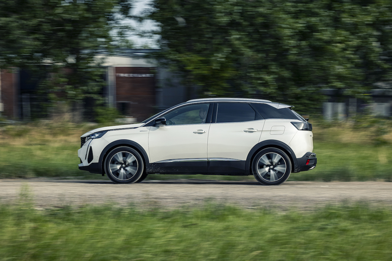 Test af Peugeot 3008: Kraftig familie-Peugeot udmærker sig som plugin ...