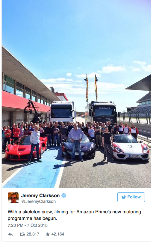 Clarkson, Hammond og May åbner deres nye bilprogram med den ultimative ...