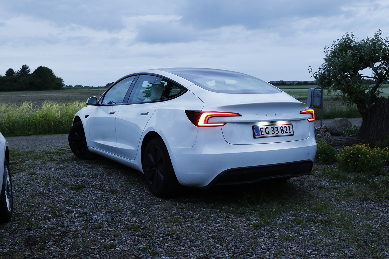 Tesla Model 3 test: Kvik og alsidig bil med bøvlet betjening ...