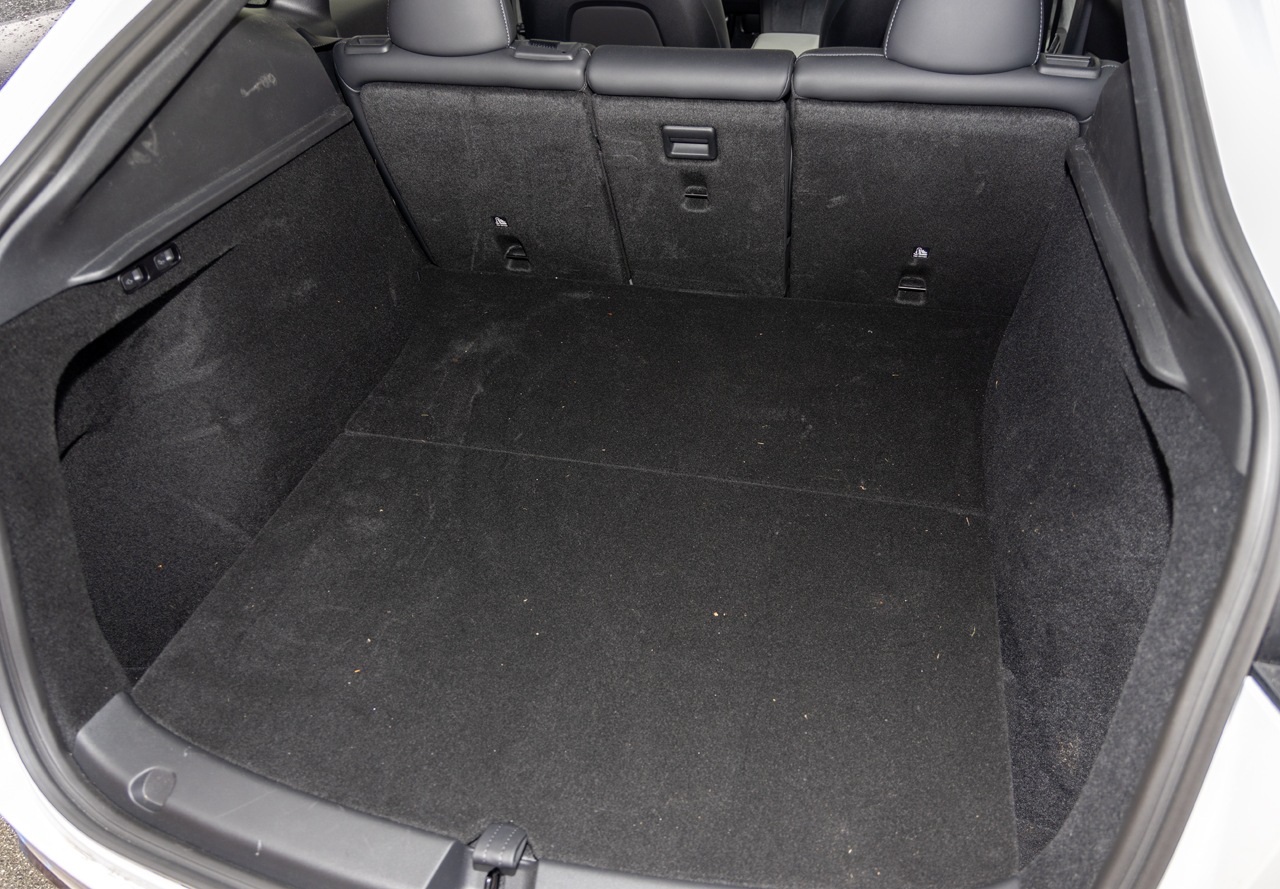 Tesla Model Y - test, pris & anmeldelse (2025) | bilmagasinet.dk