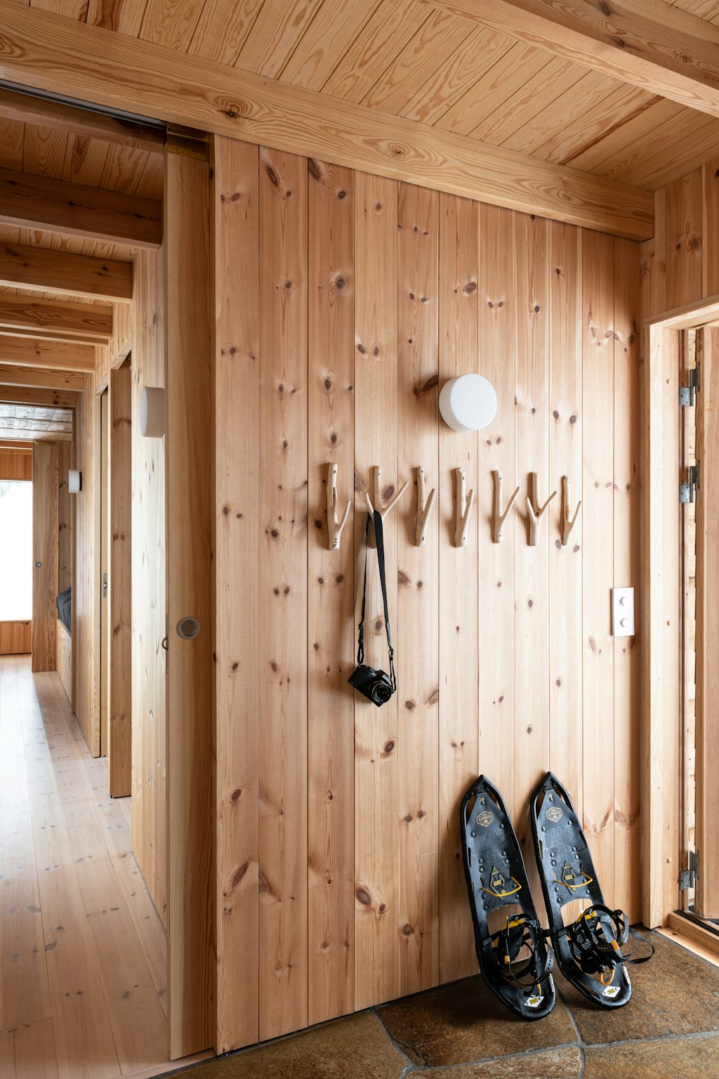 Denne langstrakte hyttas form maksimerer utsikten mot Sirdalsheiene ...