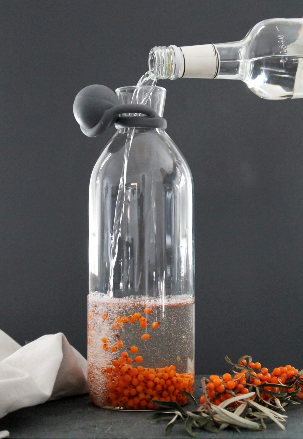 Her er 5 fantastiske opskrifter på hjemmelavet snaps med smæk på smagen ...