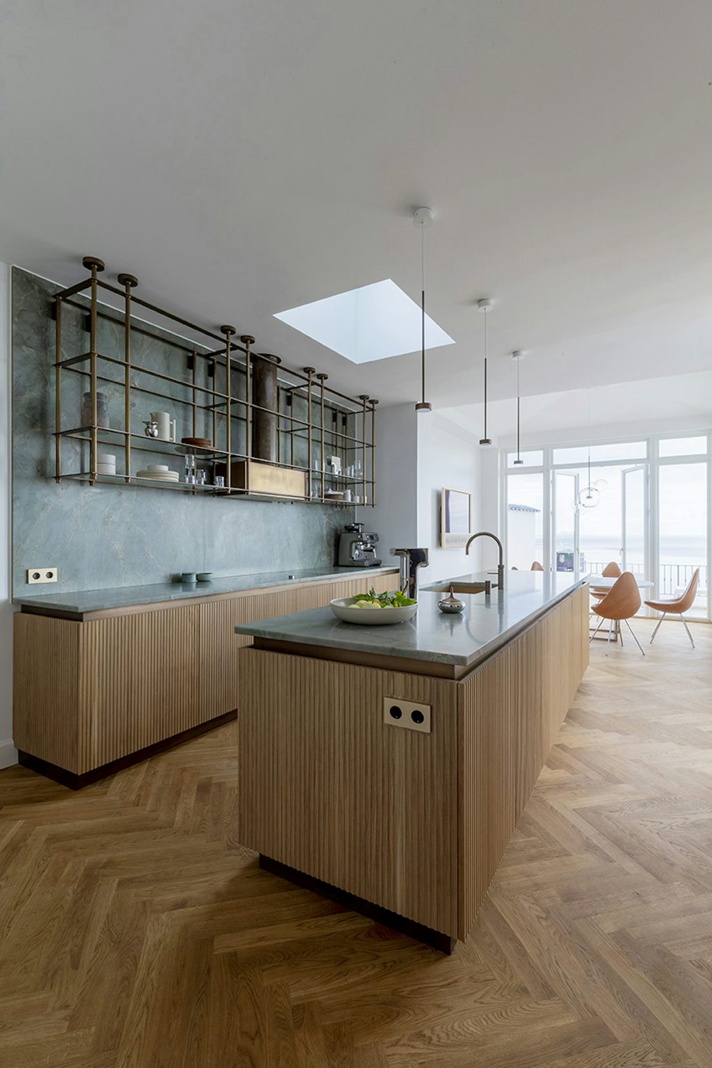 Se dette fantastiske kjøkken som reflekterer omgivelsene | Bo-bedre.no