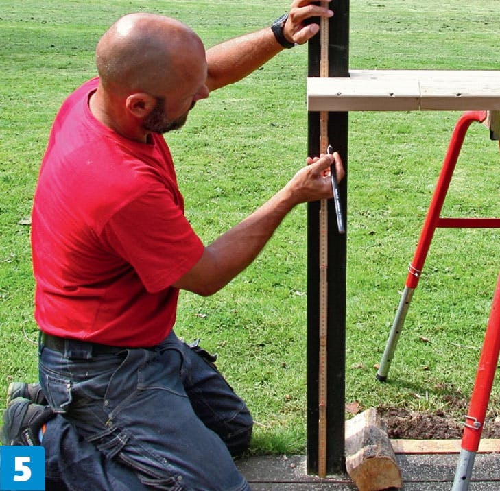 Vedstabel som levegg | gjoerdetselv.com