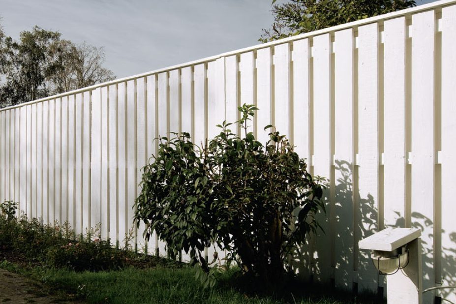 Gjerde - Lag enkelt gjerder, levegger og stakitt | gjoerdetselv.com