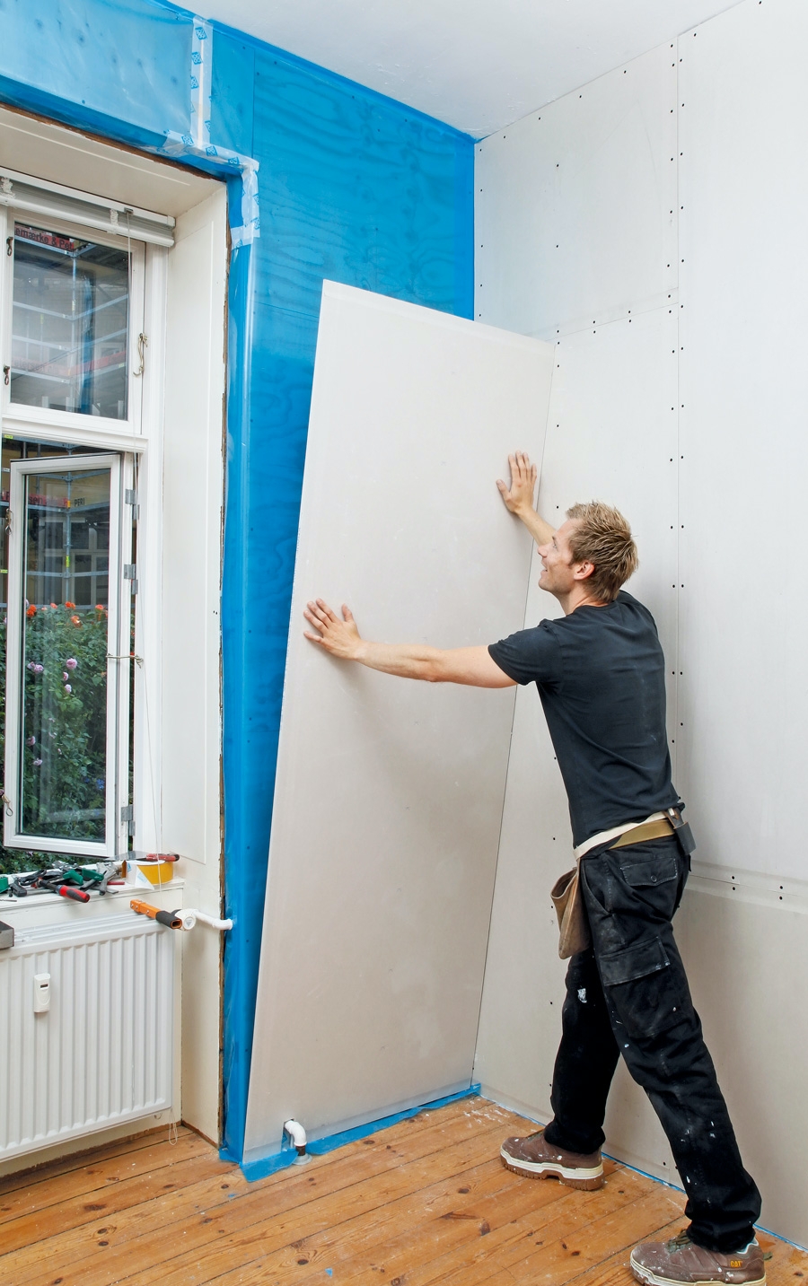 Forsterk gipsveggen med tre | Gjør Det Selv