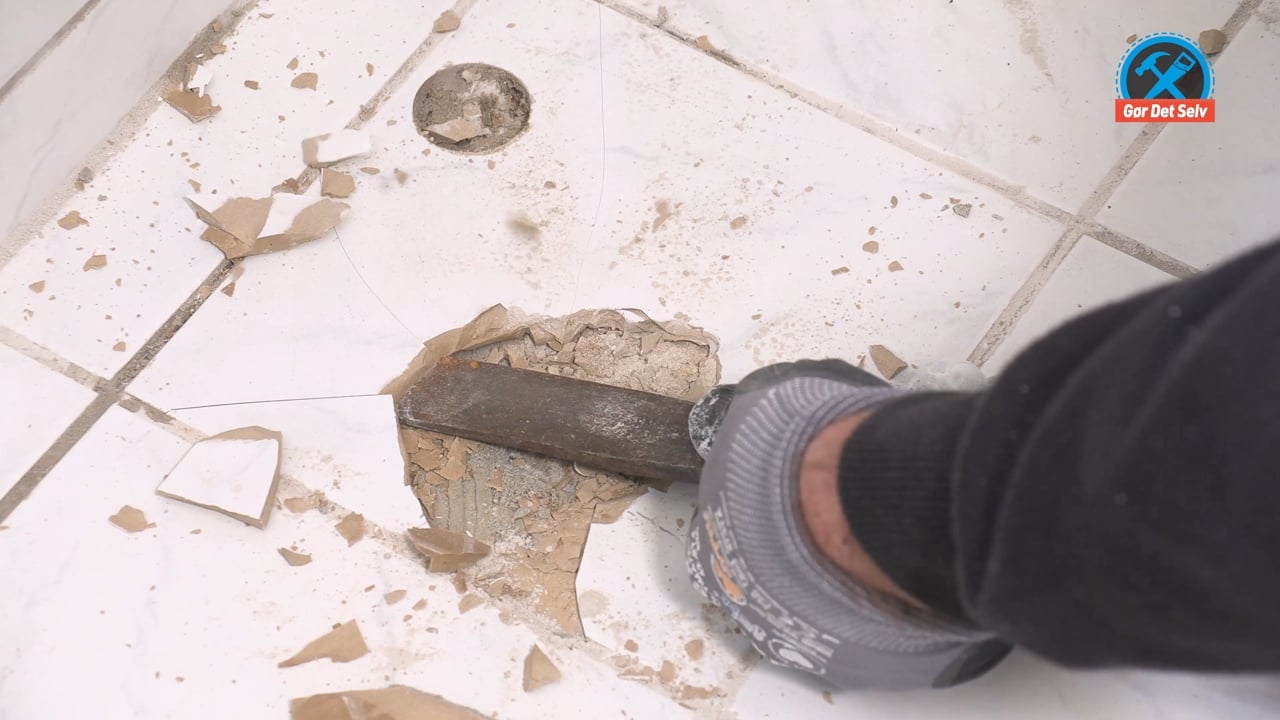 REPARATION AF TAG: Hold tegltaget tæt med understrygning | goerdetselv.dk