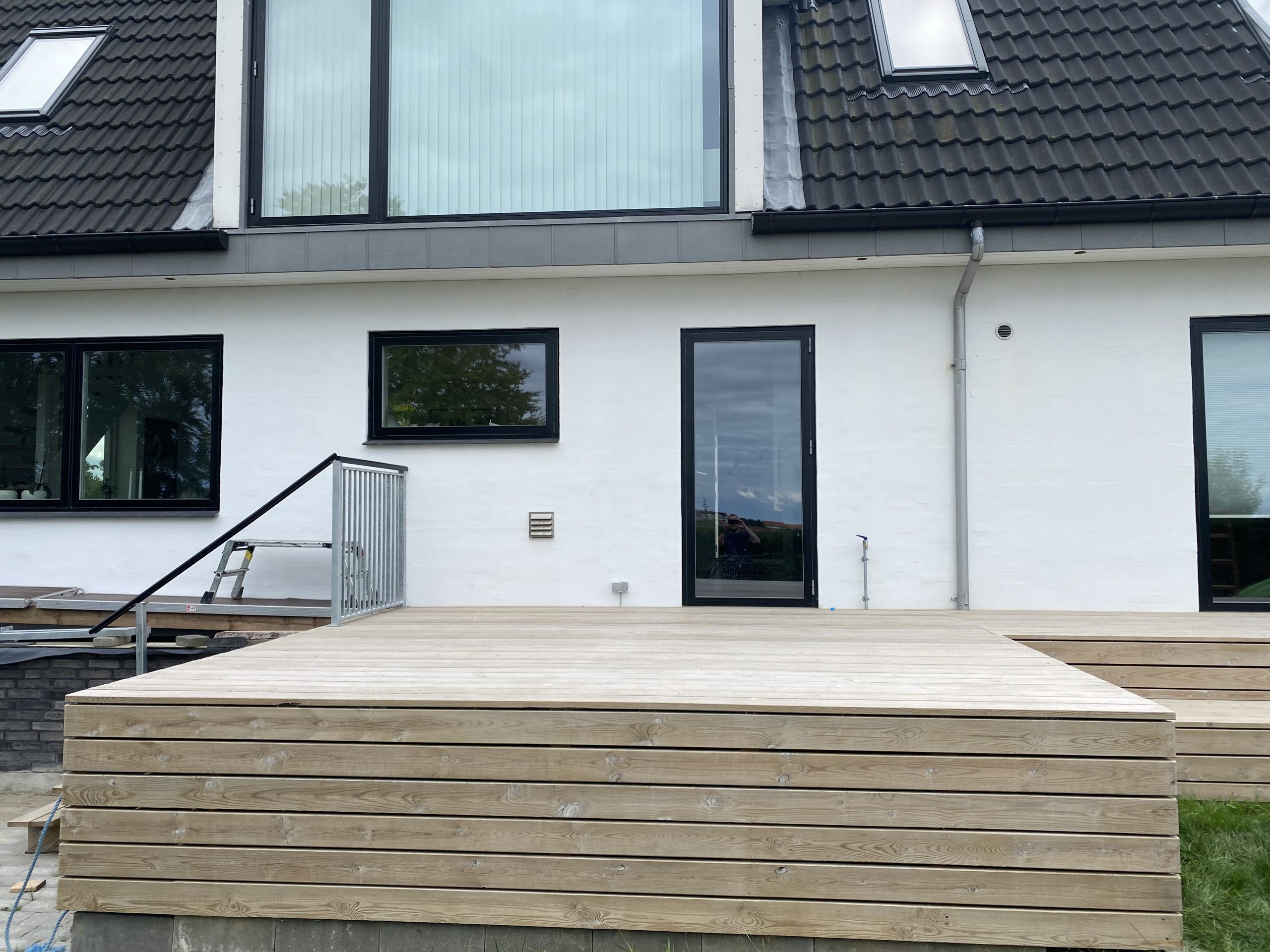 Træterrasser - billeder, ideer og inspiration | goerdetselv.dk