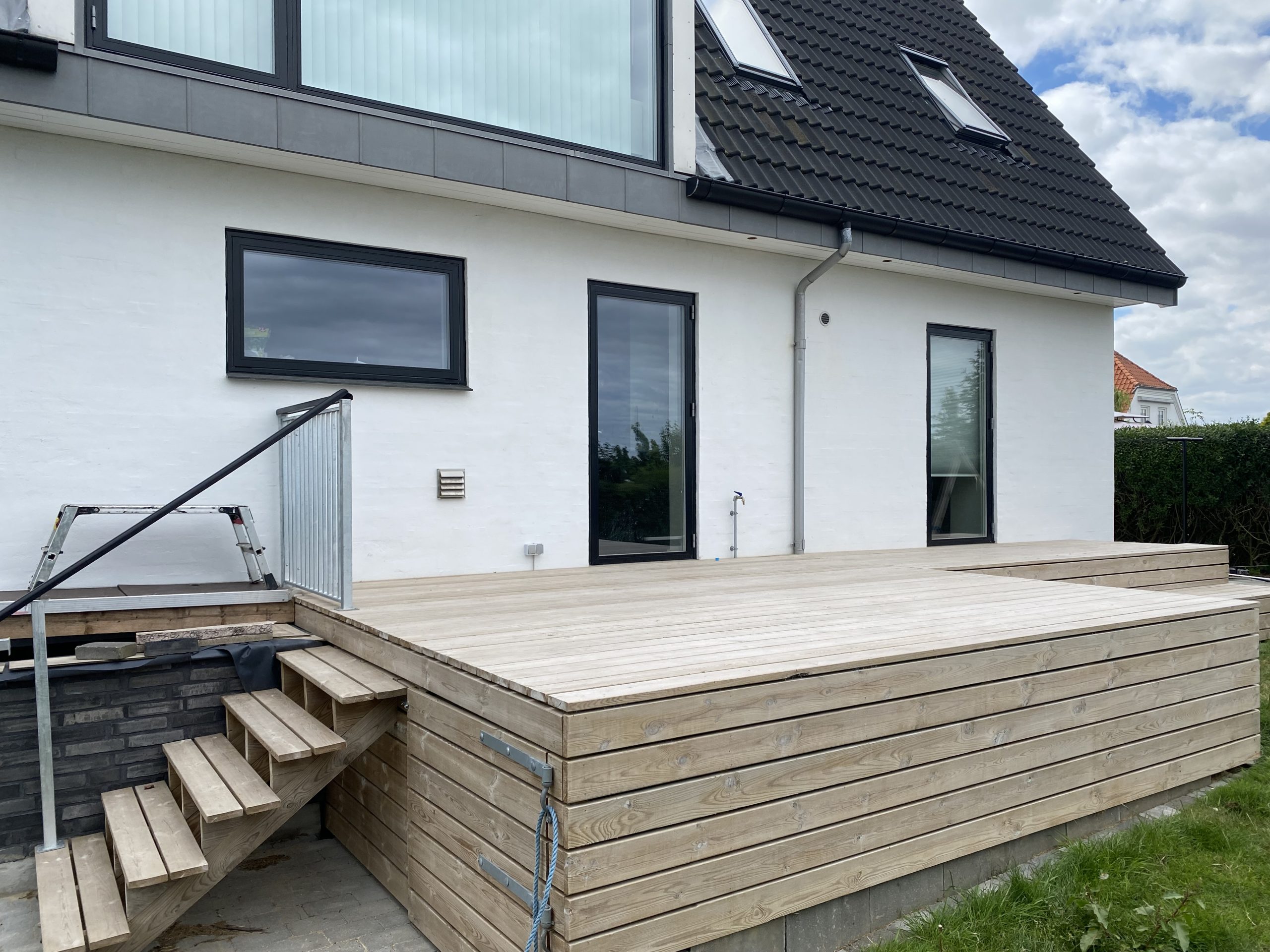 Træterrasser - billeder, ideer og inspiration | goerdetselv.dk