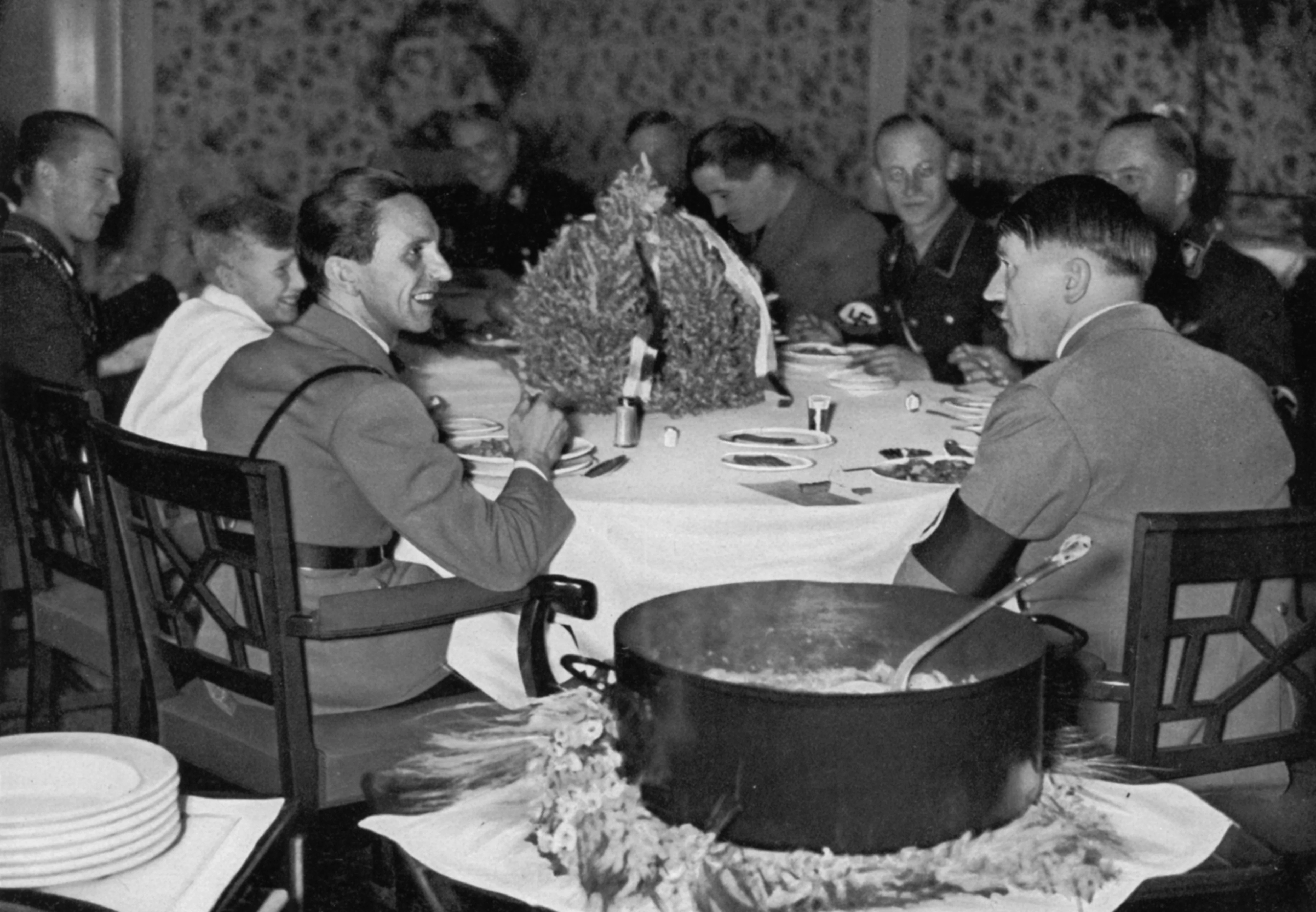 Hunden Blondi var Hitlers beste venn | historienet.no