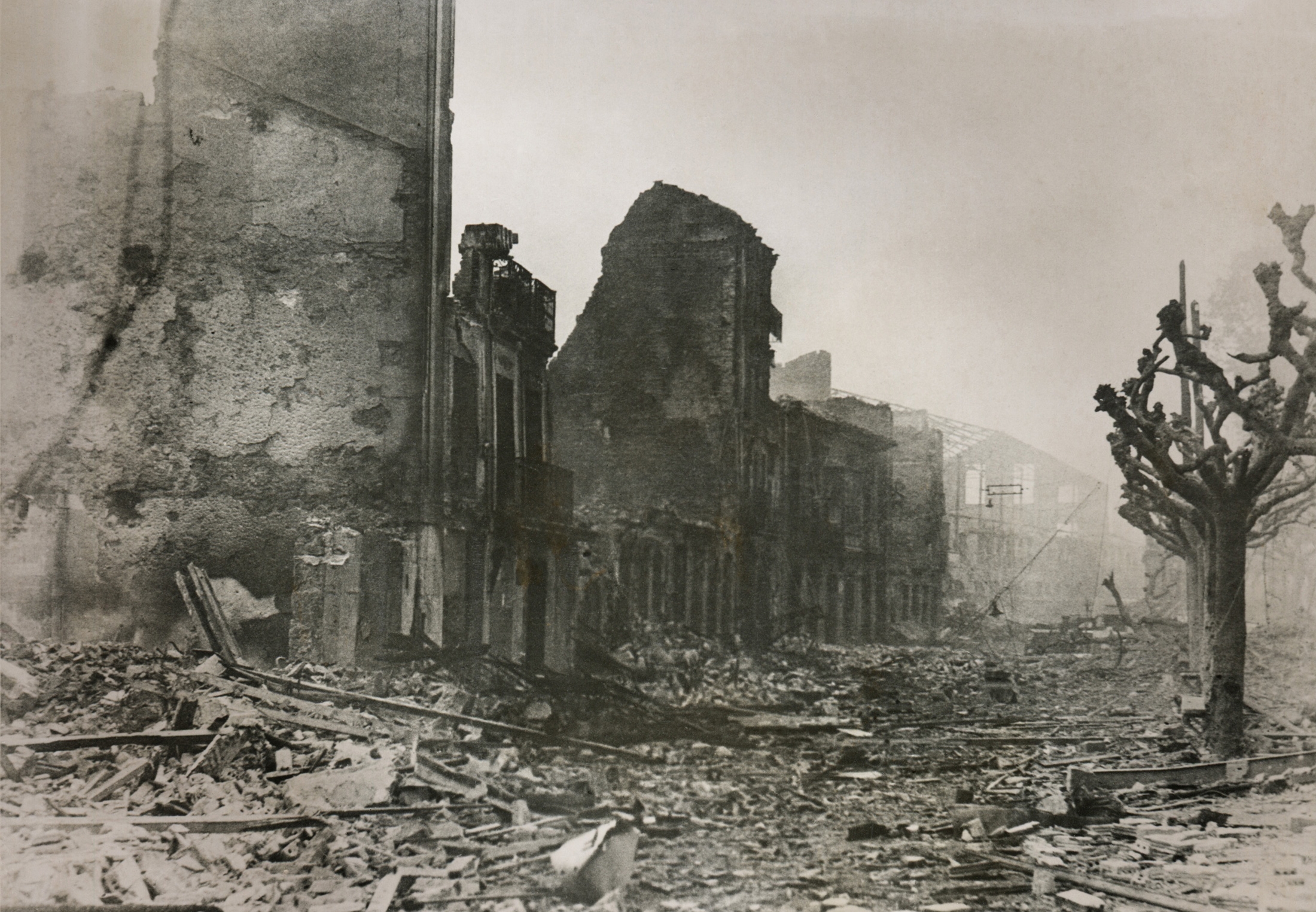 Espanjan sisällissota: Franco tukahdutti demokratian | Historianet.fi