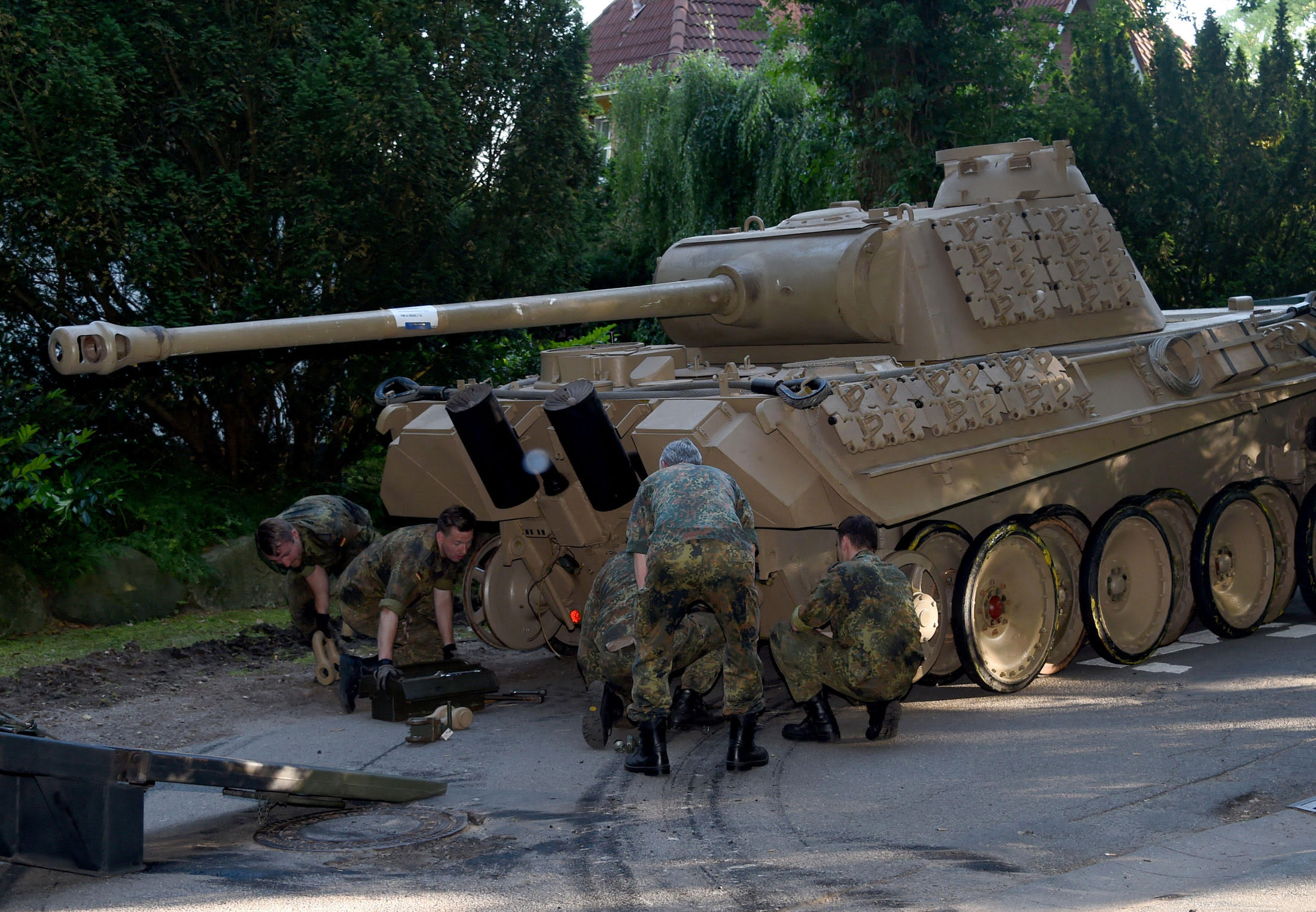 Pensjonist skjulte nazi-stridsvogn i kjelleren | Historienet.no