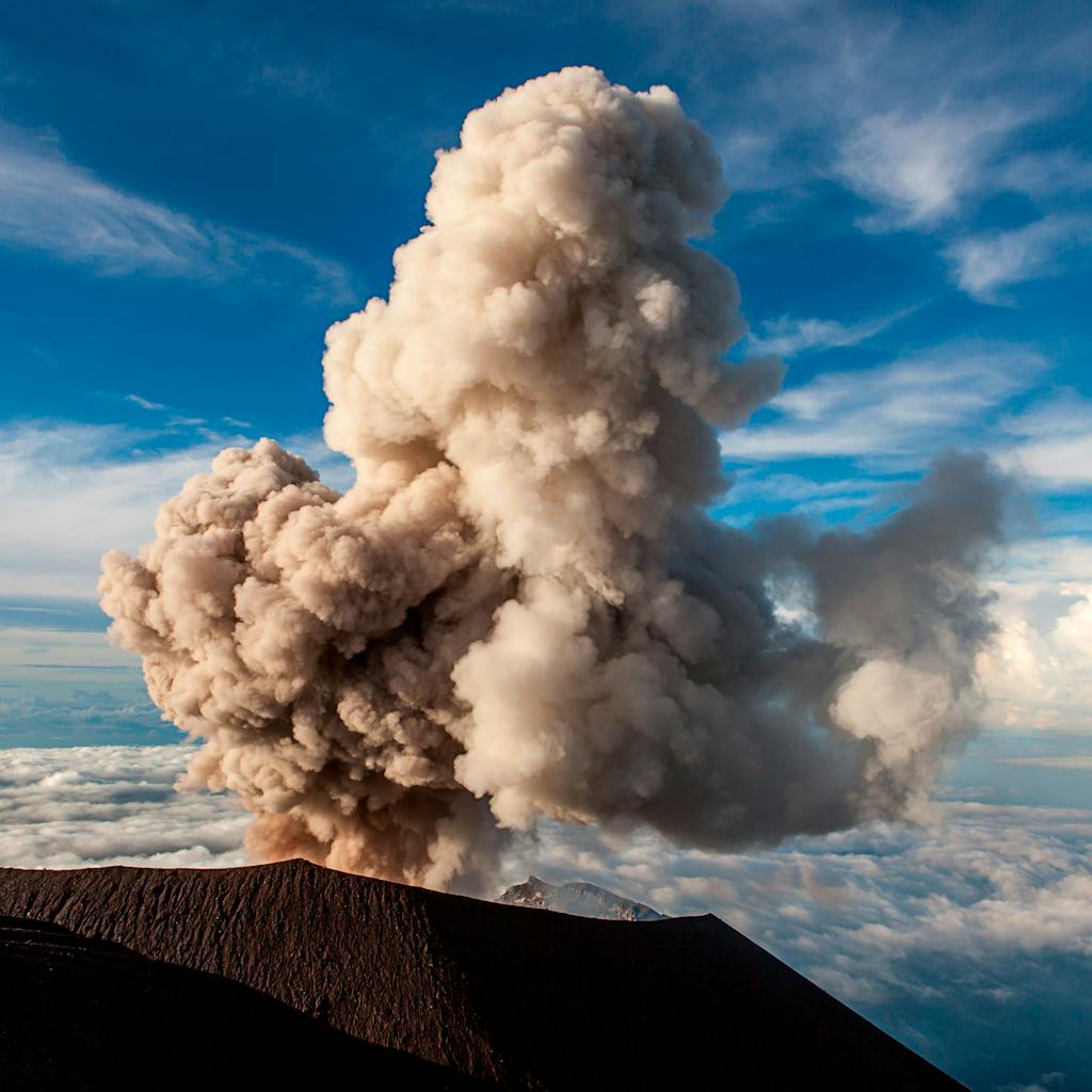 Vulkanutbrott kostade den franske kungen huvudet | varldenshistoria.se