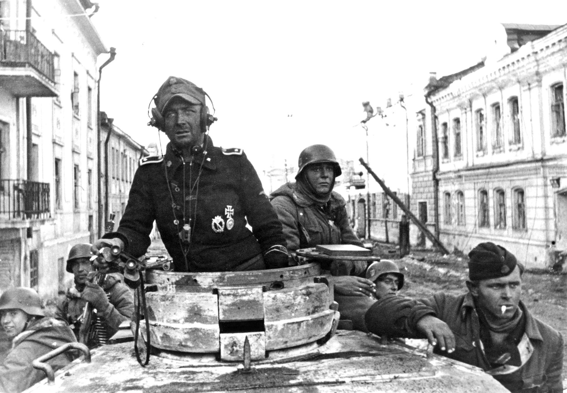 LEIBSTANDARTE: Hitler skickade sitt livgarde till fronten ...