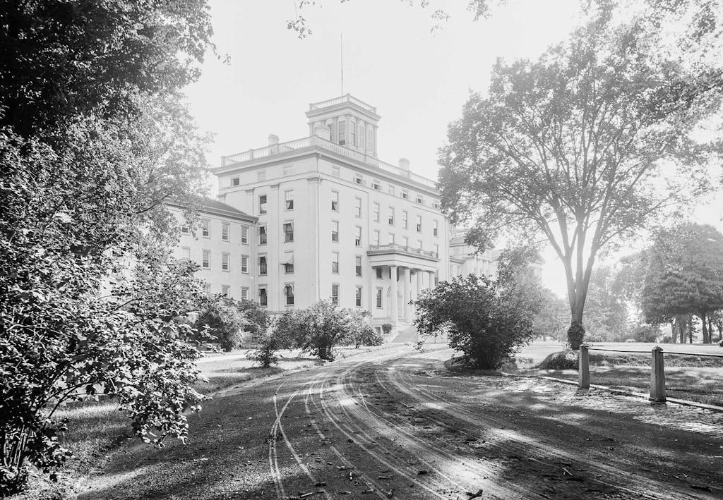 Naisasiataistelu vuonna 1860: Feministi lukittiin mielisairaalaan ...