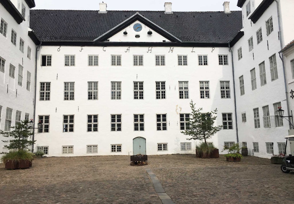 Norske slott er fulle av spøkelser | Historienet.no