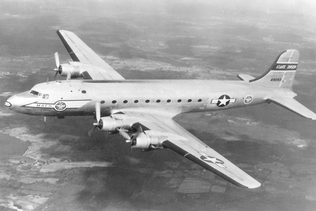 148 dagen op het ijs: Piloten vechten voor hun leven | Historianet.nl