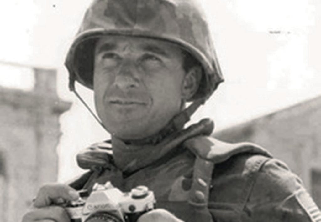 Hymyilevä itsemurhapommittaja tuhosi USA:n tukikohdan Beirutissa ...