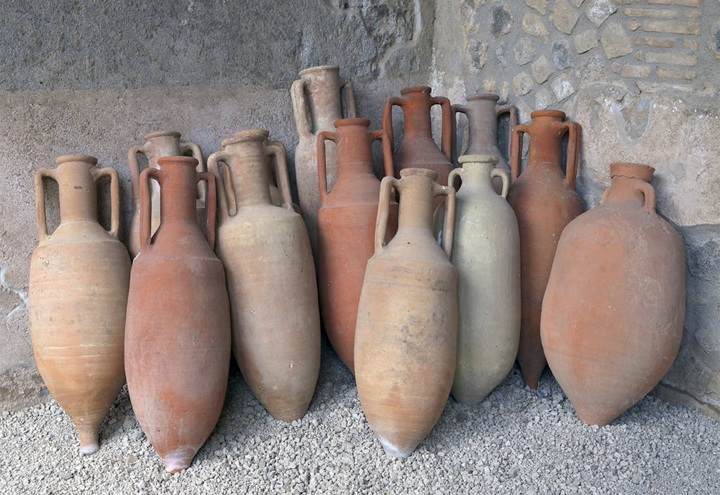 Munke kunne ikke holde sig fra klostervinen | Historienet.dk