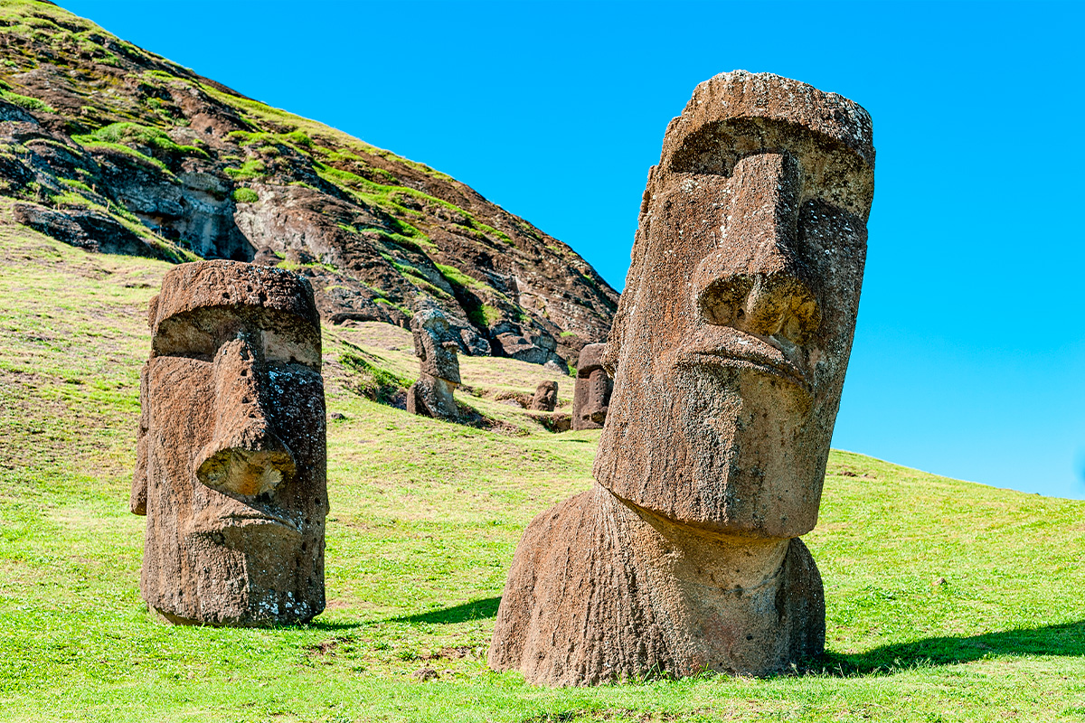 Pyroman ødelegger Påskeøyas berømte statuer | historienet.no