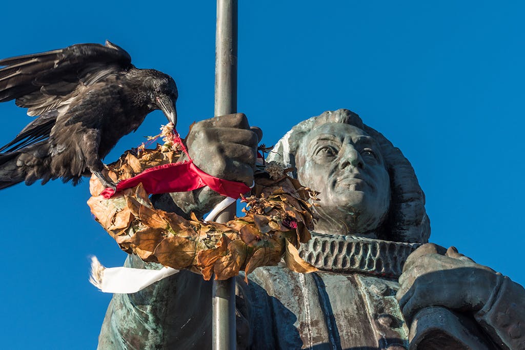 Statuer kom i vælten | Historienet.dk