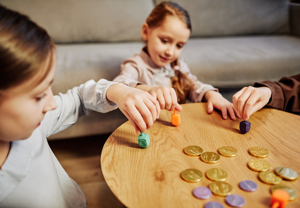 Hva er hanukka? Alt om den jødiske vinterlysfesten | Historienet.no