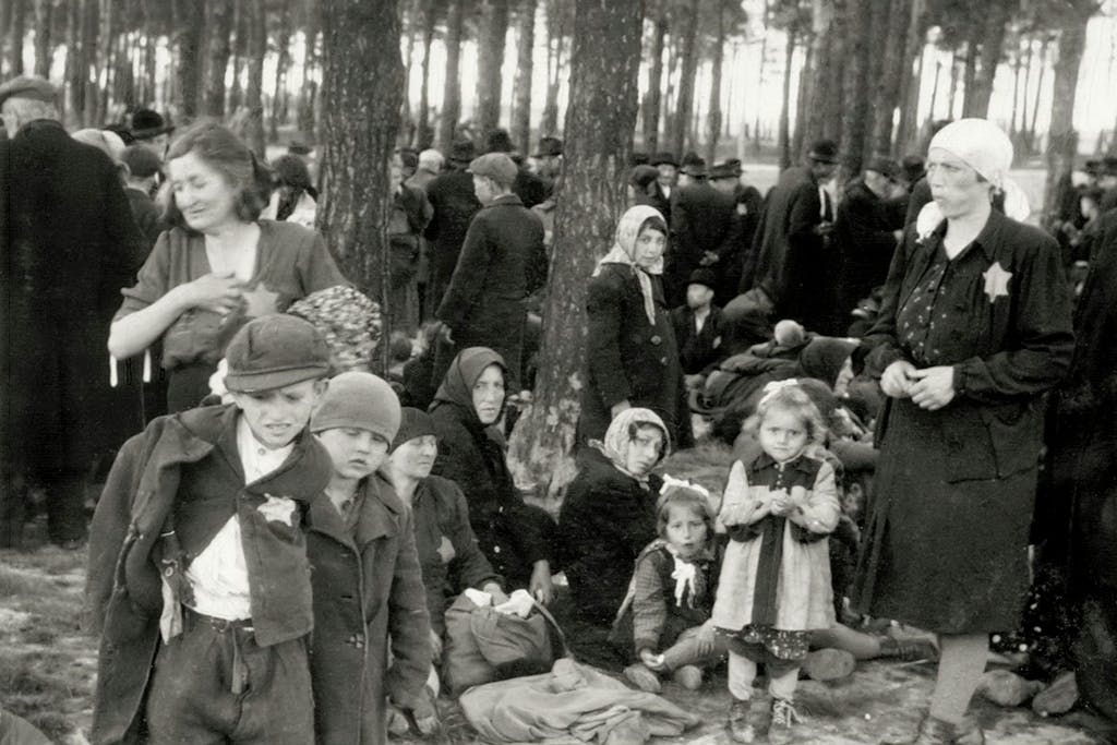 Järkyttäviä kuvia: Valokuvaaja ikuisti holokaustin | historianet.fi