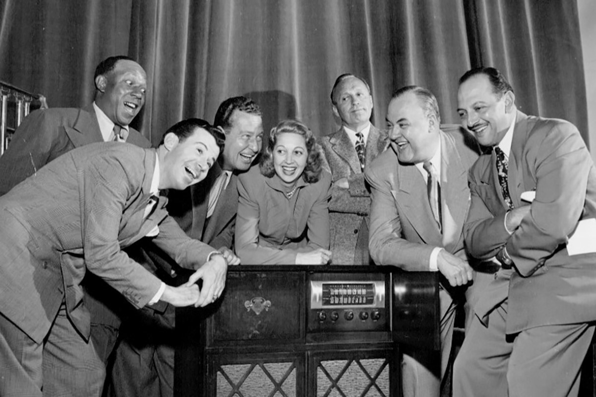 Komiek stuurde zijn vrouw elke dag een roos – na zijn dood | historianet.nl