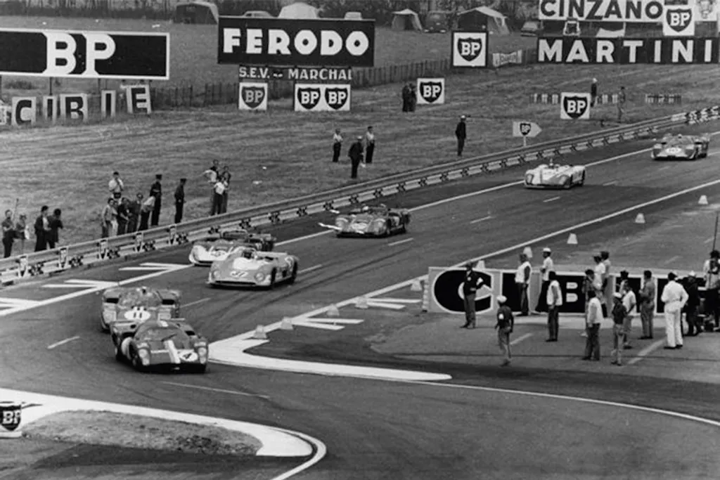 Racers op Le Mans lapten regels aan hun laars | Historianet.nl