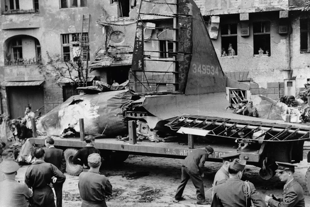 Luftbroen reddet Vest-Berlin | Historienet.no