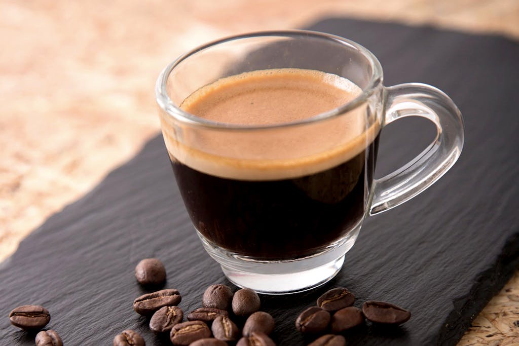 De geschiedenis van koffie: Iedereen in de bonen | historianet.nl